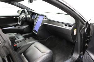 Black Tesla Model S 2018 in Riga, with an engine capacity of 0.00 L and mileage of 218 thousand km for 18990 €, photo 12 on AUTOMOTO.COM.LV