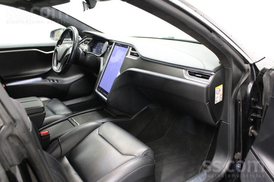 Black Tesla Model S 2018 in Riga, with an engine capacity of 0.00 L and mileage of 218 thousand km for 18990 €, photo 12 on AUTOMOTO.COM.LV