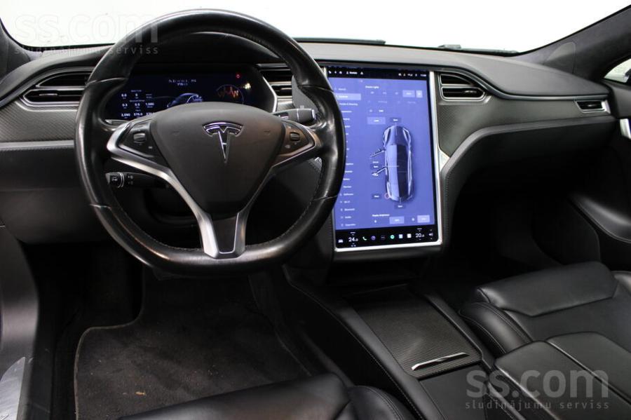 Black Tesla Model S 2018 in Riga, with an engine capacity of 0.00 L and mileage of 218 thousand km for 18990 €, photo 17 on AUTOMOTO.COM.LV