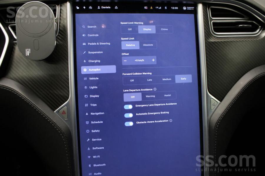 Black Tesla Model S 2018 in Riga, with an engine capacity of 0.00 L and mileage of 218 thousand km for 18990 €, photo 19 on AUTOMOTO.COM.LV