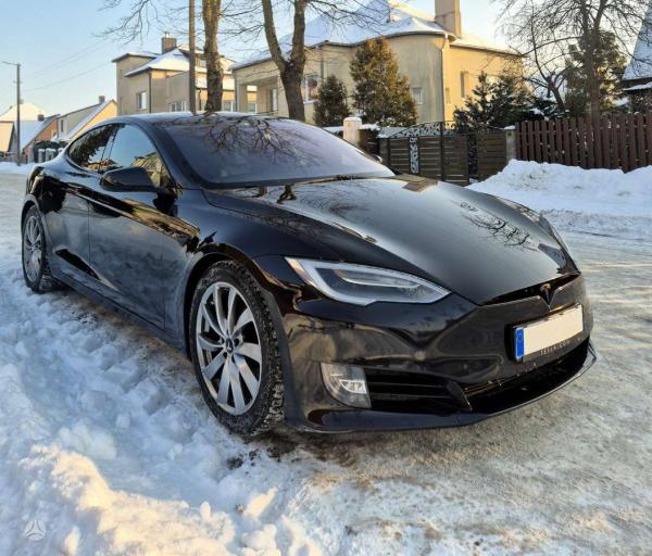 Melns Tesla Model S 2018 Kauņa, ar dzinēja tilpumu 0.00 L un nobraukumu 130 tūkst. km par 22999 €, foto 4 vietnē AUTOMOTO.COM.LV
