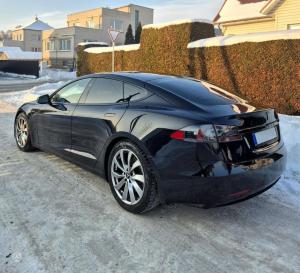 Black Tesla Model S 2018 in Kaunas, with an engine capacity of 0.00 L and mileage of 130 thousand km for 22999 €, photo 5 on AUTOMOTO.COM.LV
