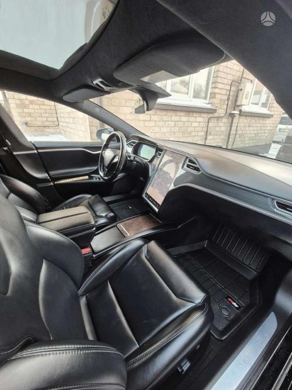 Melns Tesla Model S 2018 Kauņa, ar dzinēja tilpumu 0.00 L un nobraukumu 130 tūkst. km par 22999 €, foto 8 vietnē AUTOMOTO.COM.LV