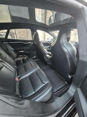 Black Tesla Model S 2018 in Kaunas, with an engine capacity of 0.00 L and mileage of 130 thousand km for 22999 €, photo 9 on AUTOMOTO.COM.LV