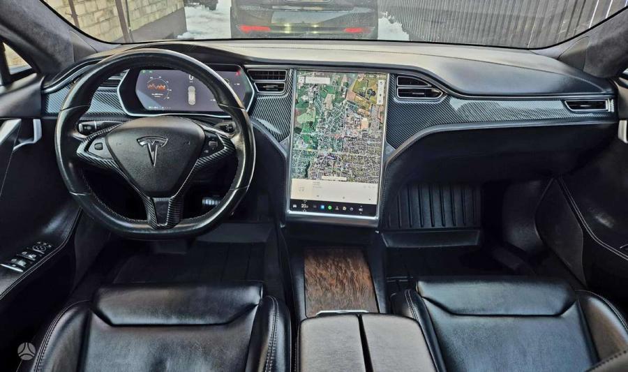 Black Tesla Model S 2018 in Kaunas, with an engine capacity of 0.00 L and mileage of 130 thousand km for 22999 €, photo 10 on AUTOMOTO.COM.LV