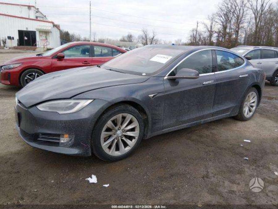 Black Tesla Model S 2018 in Klaipeda, with an engine capacity of 0.00 L and mileage of 121 thousand km for 10300 €, photo 2 on AUTOMOTO.COM.LV