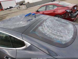 Black Tesla Model S 2018 in Klaipeda, with an engine capacity of 0.00 L and mileage of 121 thousand km for 10300 €, photo 6 on AUTOMOTO.COM.LV