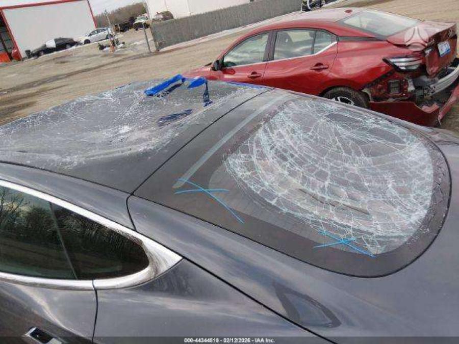 Black Tesla Model S 2018 in Klaipeda, with an engine capacity of 0.00 L and mileage of 121 thousand km for 10300 €, photo 6 on AUTOMOTO.COM.LV