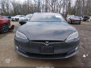 Black Tesla Model S 2018 in Klaipeda, with an engine capacity of 0.00 L and mileage of 121 thousand km for 10300 €, photo 12 on AUTOMOTO.COM.LV