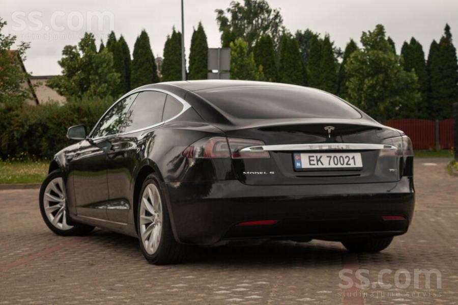 Black Tesla Model S 2018 in Jelgava, with an engine capacity of 0.00 L and mileage of 148 thousand km for 18900 €, photo 5 on AUTOMOTO.COM.LV