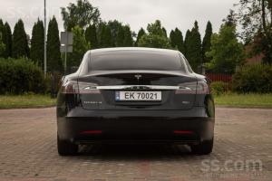 Black Tesla Model S 2018 in Jelgava, with an engine capacity of 0.00 L and mileage of 148 thousand km for 18900 €, photo 6 on AUTOMOTO.COM.LV