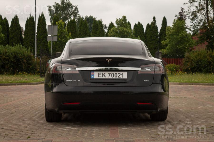 Black Tesla Model S 2018 in Jelgava, with an engine capacity of 0.00 L and mileage of 148 thousand km for 18900 €, photo 6 on AUTOMOTO.COM.LV
