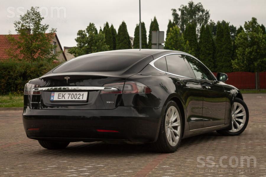 Black Tesla Model S 2018 in Jelgava, with an engine capacity of 0.00 L and mileage of 148 thousand km for 18900 €, photo 7 on AUTOMOTO.COM.LV