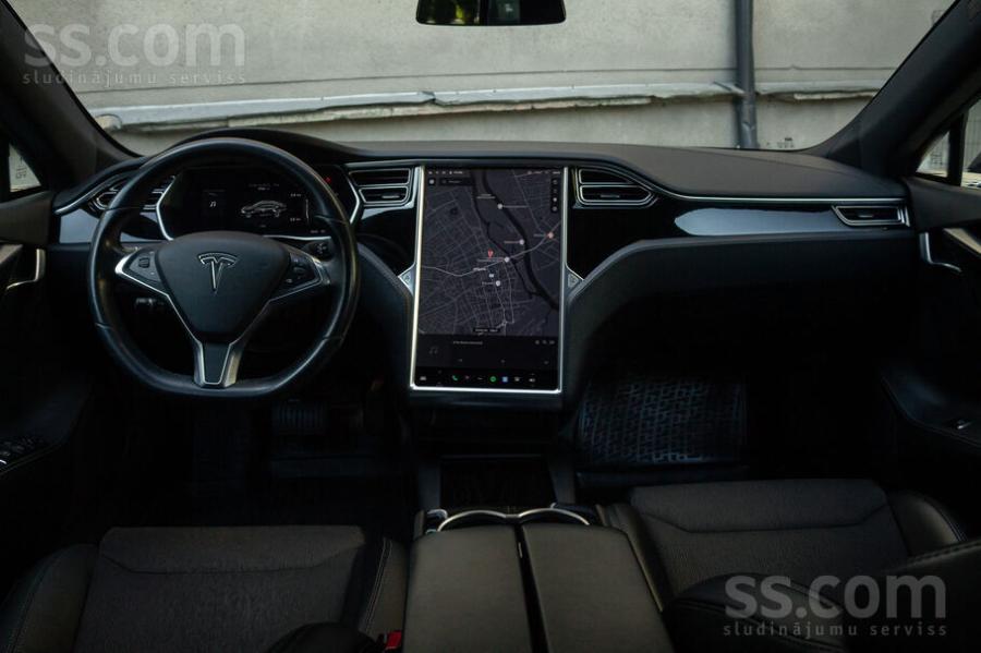 Black Tesla Model S 2018 in Jelgava, with an engine capacity of 0.00 L and mileage of 148 thousand km for 18900 €, photo 10 on AUTOMOTO.COM.LV