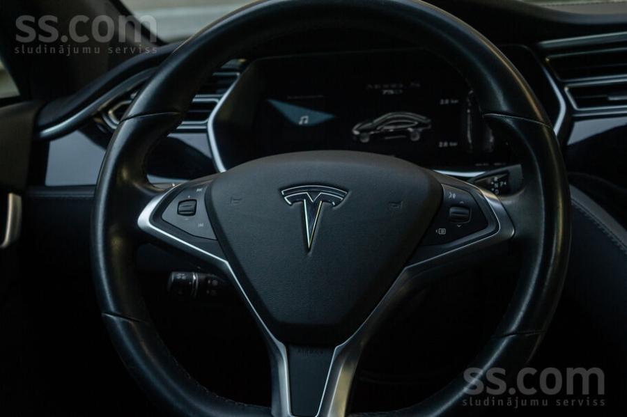 Black Tesla Model S 2018 in Jelgava, with an engine capacity of 0.00 L and mileage of 148 thousand km for 18900 €, photo 12 on AUTOMOTO.COM.LV