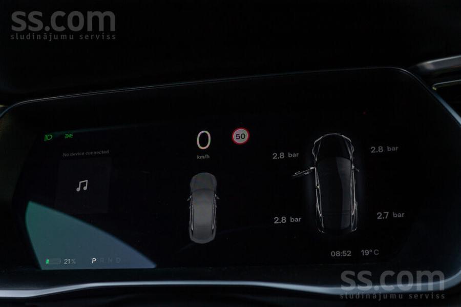 Black Tesla Model S 2018 in Jelgava, with an engine capacity of 0.00 L and mileage of 148 thousand km for 18900 €, photo 14 on AUTOMOTO.COM.LV