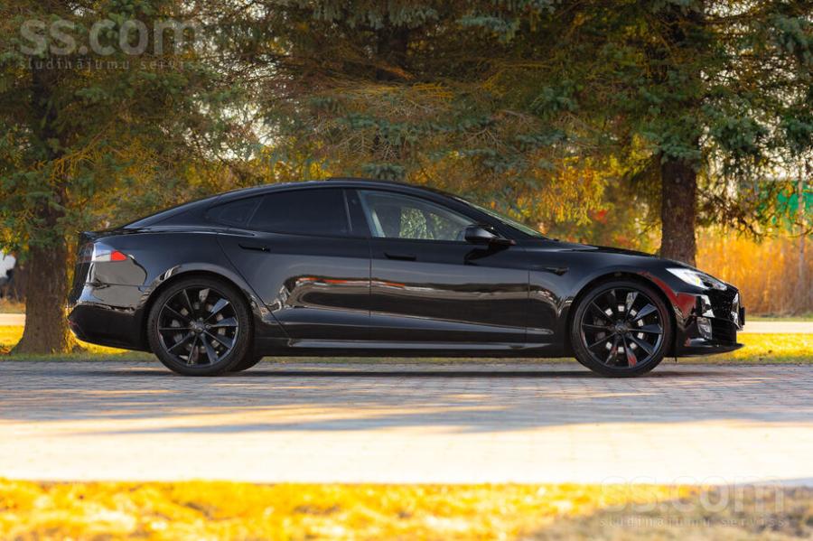 Melns Tesla Model S 2018 Rēzekne, ar dzinēja tilpumu 0.00 L un nobraukumu 132 tūkst. km par 23600 €, foto 4 vietnē AUTOMOTO.COM.LV