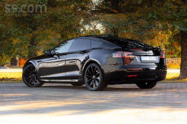 Black Tesla Model S 2018 in Rezekne, with an engine capacity of 0.00 L and mileage of 132 thousand km for 23600 €, photo 5 on AUTOMOTO.COM.LV