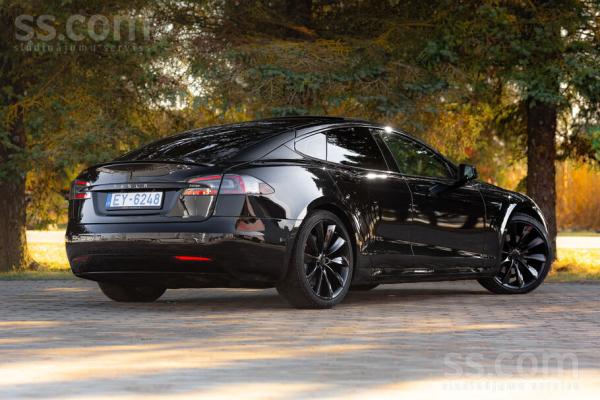 Black Tesla Model S 2018 in Rezekne, with an engine capacity of 0.00 L and mileage of 132 thousand km for 23600 €, photo 6 on AUTOMOTO.COM.LV