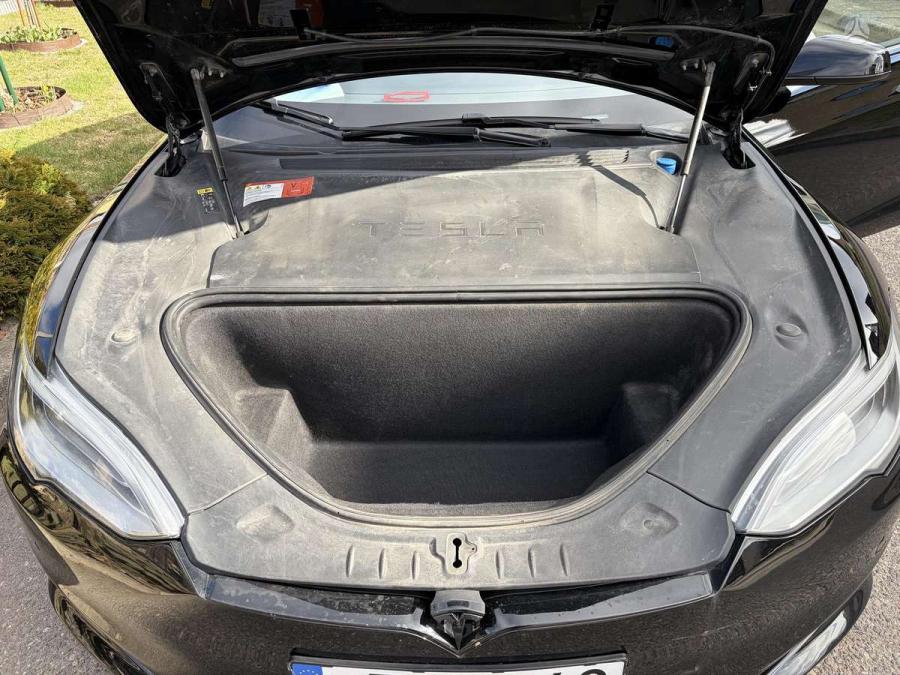 Black Tesla Model S 2018 in Kaunas, with an engine capacity of 0.00 L and mileage of 230 thousand km for 11900 €, photo 11 on AUTOMOTO.COM.LV