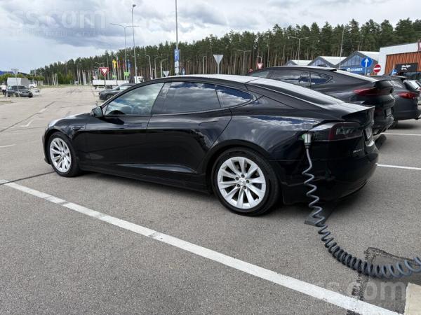 Melns Tesla Model S 2018 Rīga, ar dzinēja tilpumu 0.00 L un nobraukumu 290 tūkst. km par 16250 €, foto 1 vietnē AUTOMOTO.COM.LV
