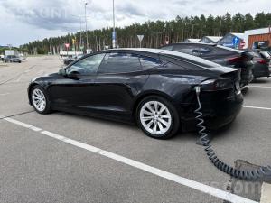 Melns Tesla Model S 2018 Rīga, ar dzinēja tilpumu 0.00 L un nobraukumu 290 tūkst. km par 16250 €, foto  vietnē AUTOMOTO.COM.LV