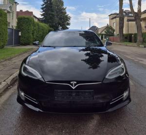 Melns Tesla Model S 2018 Kauņa, ar dzinēja tilpumu 0.00 L un nobraukumu 174 tūkst. km par 17999 €, foto  vietnē AUTOMOTO.COM.LV