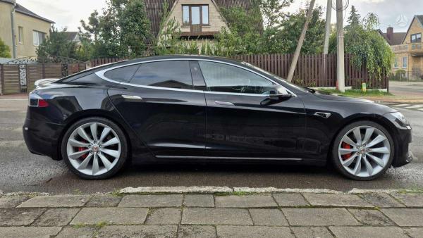 Black Tesla Model S 2018 in Kaunas, with an engine capacity of 0.00 L and mileage of 174 thousand km for 17999 €, photo 5 on AUTOMOTO.COM.LV