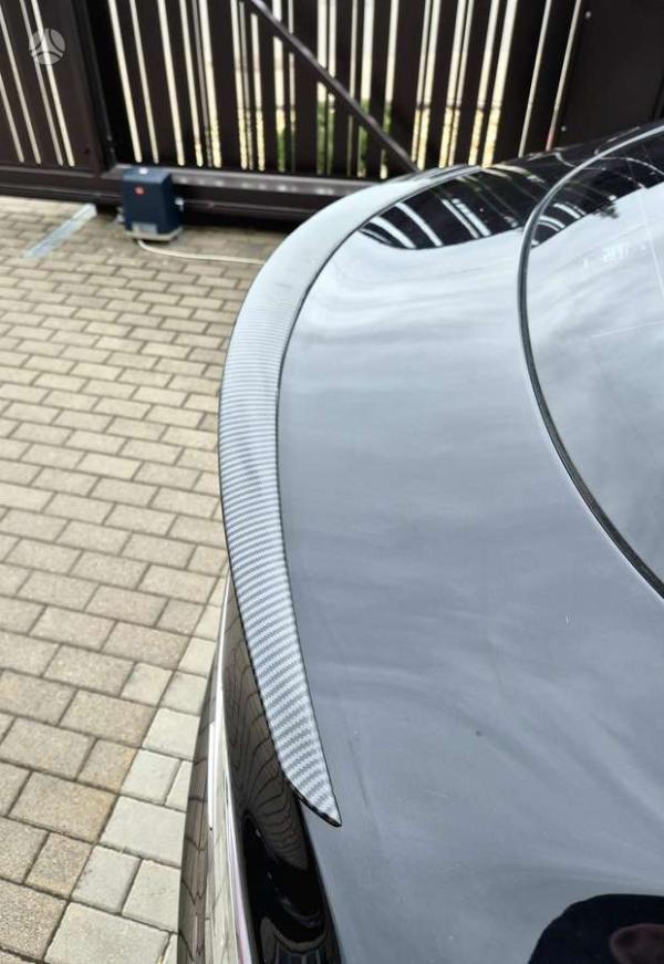Black Tesla Model S 2018 in Kaunas, with an engine capacity of 0.00 L and mileage of 174 thousand km for 17999 €, photo 9 on AUTOMOTO.COM.LV