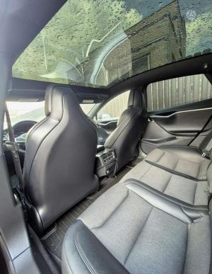 Melns Tesla Model S 2018 Kauņa, ar dzinēja tilpumu 0.00 L un nobraukumu 174 tūkst. km par 17999 €, foto 17 vietnē AUTOMOTO.COM.LV