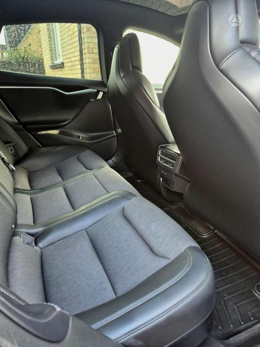 Melns Tesla Model S 2018 Kauņa, ar dzinēja tilpumu 0.00 L un nobraukumu 174 tūkst. km par 17999 €, foto 19 vietnē AUTOMOTO.COM.LV