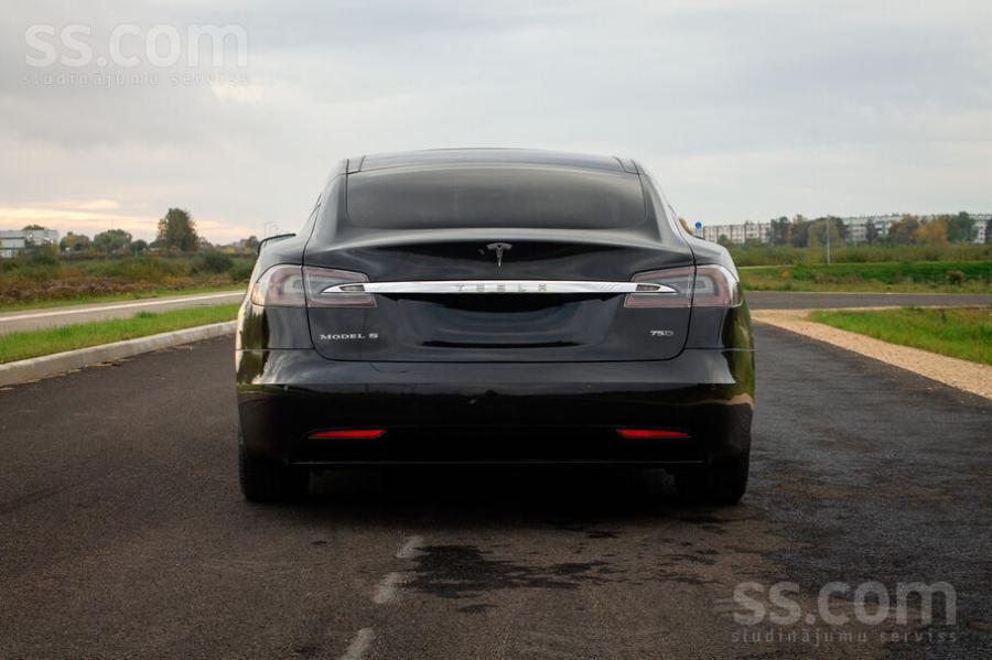 Melns Tesla Model S 2018 Jelgava, ar dzinēja tilpumu 0.00 L un nobraukumu 219 tūkst. km par 18500 €, foto 6 vietnē AUTOMOTO.COM.LV