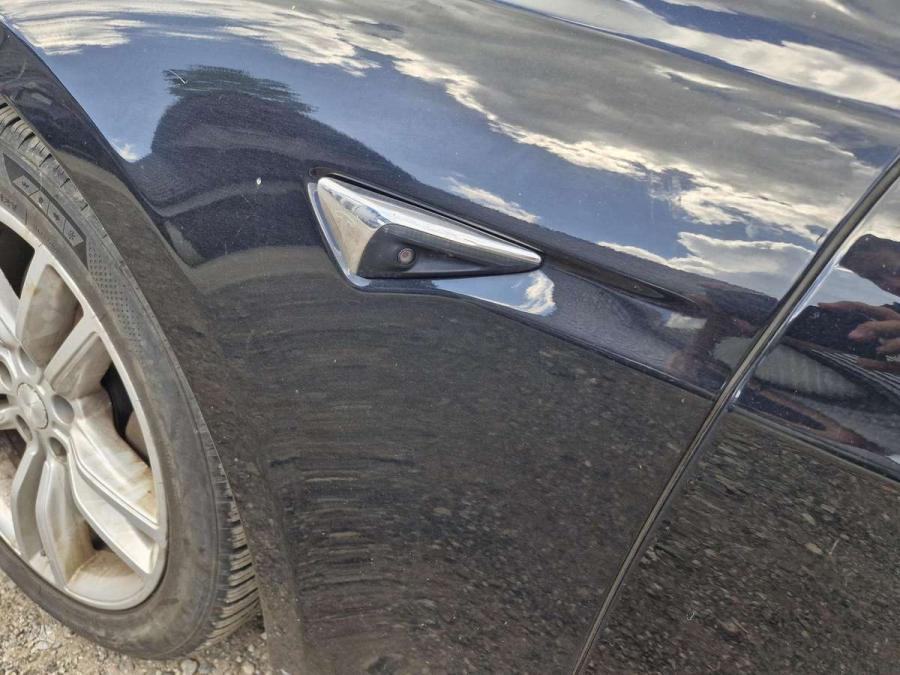 Black Tesla Model S 2019 in Marijampole, with an engine capacity of 0.00 L and mileage of 470 thousand km for 9900 €, photo 5 on AUTOMOTO.COM.LV