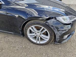 Black Tesla Model S 2019 in Marijampole, with an engine capacity of 0.00 L and mileage of 470 thousand km for 9900 €, photo 8 on AUTOMOTO.COM.LV