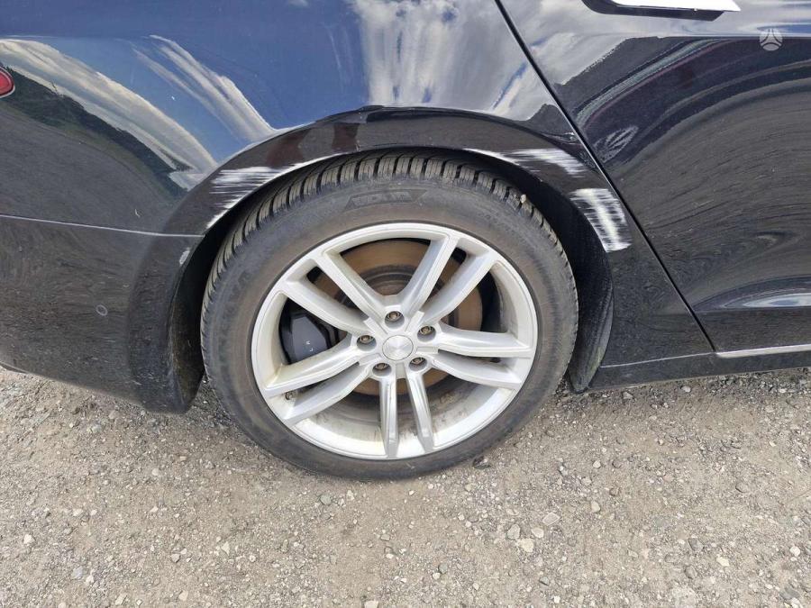 Black Tesla Model S 2019 in Marijampole, with an engine capacity of 0.00 L and mileage of 470 thousand km for 9900 €, photo 9 on AUTOMOTO.COM.LV