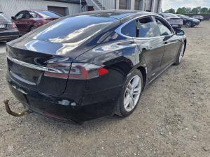 Black Tesla Model S 2019 in Marijampole, with an engine capacity of 0.00 L and mileage of 470 thousand km for 9900 €, photo 10 on AUTOMOTO.COM.LV