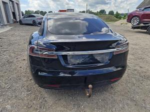 Black Tesla Model S 2019 in Marijampole, with an engine capacity of 0.00 L and mileage of 470 thousand km for 9900 €, photo 11 on AUTOMOTO.COM.LV