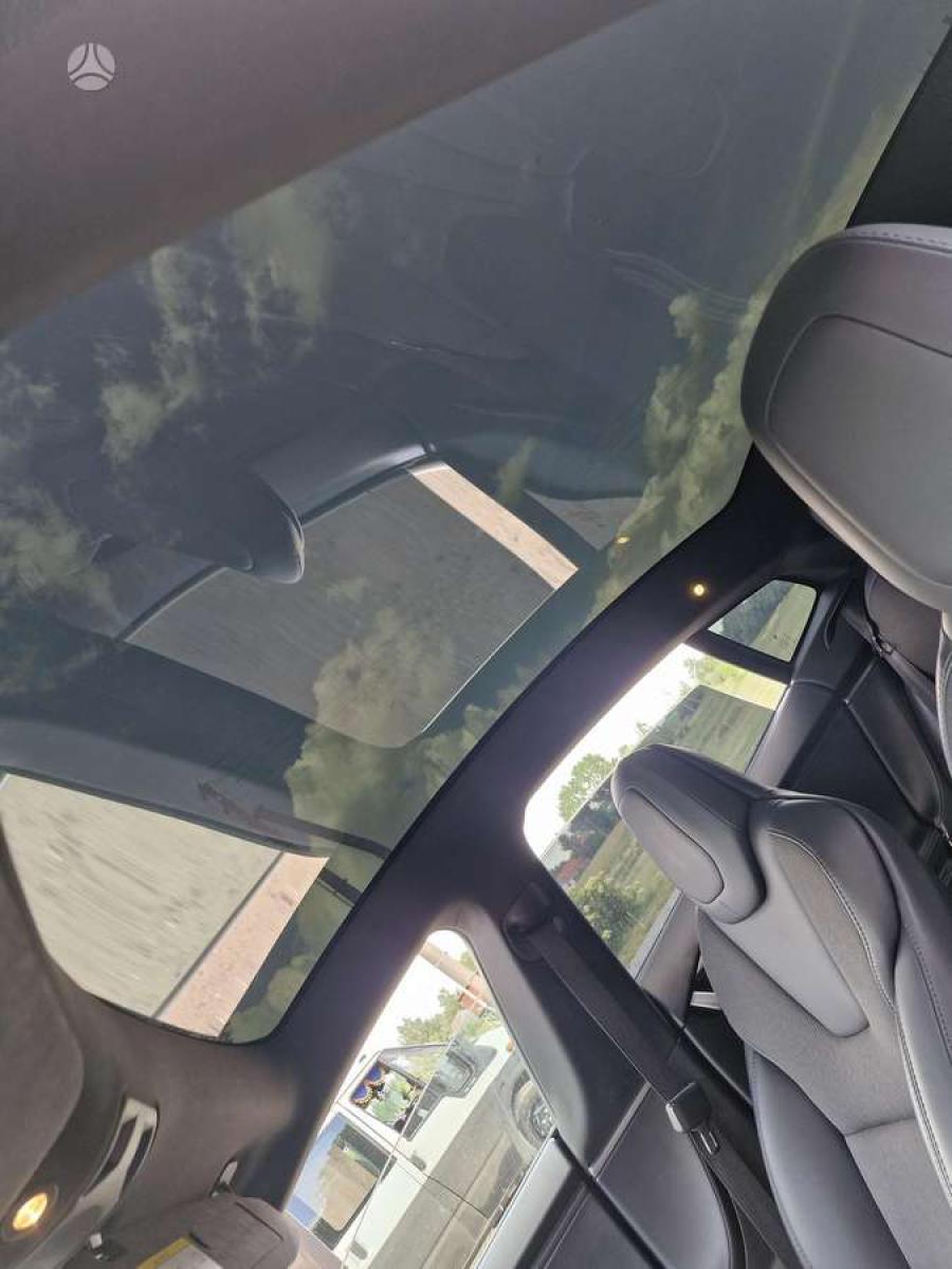 Black Tesla Model S 2019 in Marijampole, with an engine capacity of 0.00 L and mileage of 470 thousand km for 9900 €, photo 16 on AUTOMOTO.COM.LV