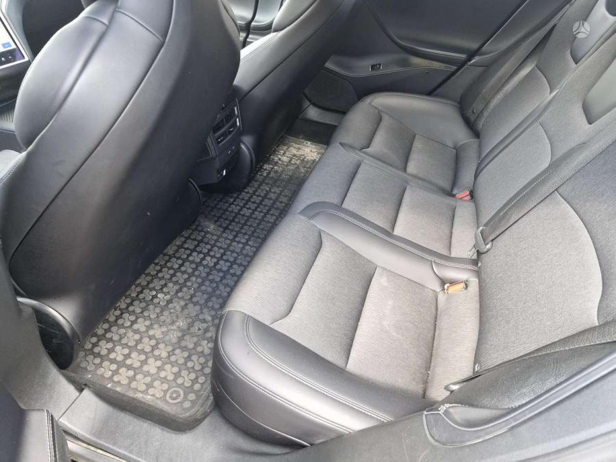 Black Tesla Model S 2019 in Marijampole, with an engine capacity of 0.00 L and mileage of 470 thousand km for 9900 €, photo 17 on AUTOMOTO.COM.LV