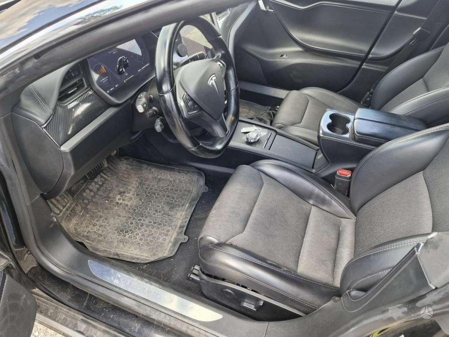 Black Tesla Model S 2019 in Marijampole, with an engine capacity of 0.00 L and mileage of 470 thousand km for 9900 €, photo 18 on AUTOMOTO.COM.LV