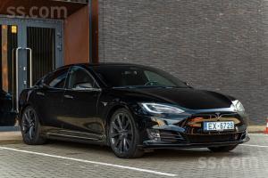Black Tesla Model S 2020 in Riga, with an engine capacity of 0.00 L and mileage of 98 thousand km for 33500 €, photo 3 on AUTOMOTO.COM.LV