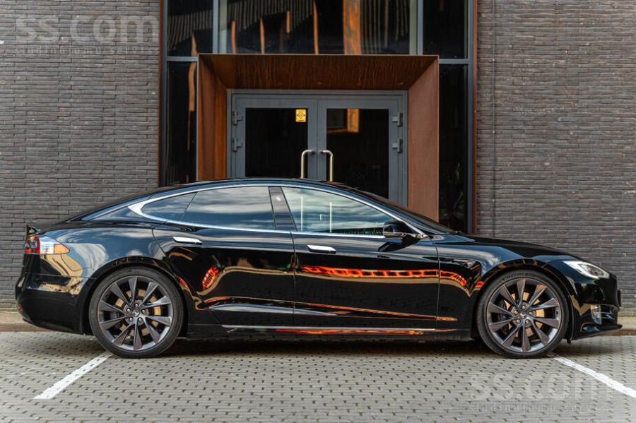 Black Tesla Model S 2020 in Riga, with an engine capacity of 0.00 L and mileage of 98 thousand km for 33500 €, photo 5 on AUTOMOTO.COM.LV