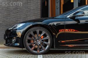 Black Tesla Model S 2020 in Riga, with an engine capacity of 0.00 L and mileage of 98 thousand km for 33500 €, photo 6 on AUTOMOTO.COM.LV