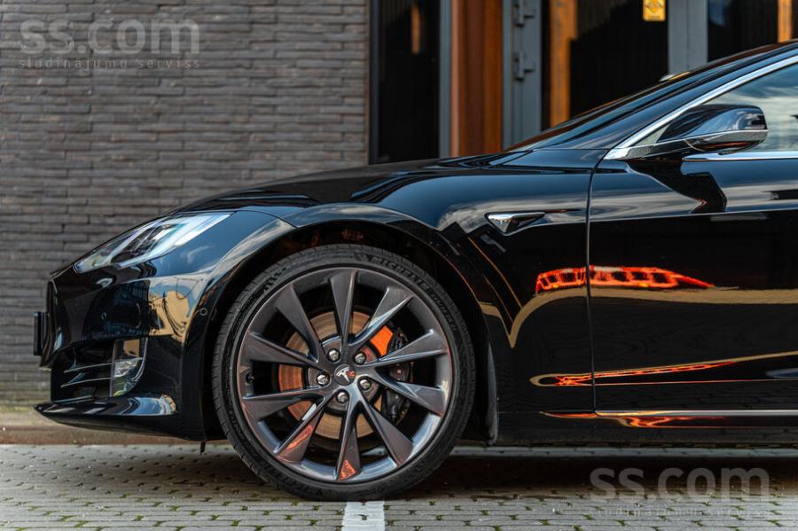 Black Tesla Model S 2020 in Riga, with an engine capacity of 0.00 L and mileage of 98 thousand km for 33500 €, photo 6 on AUTOMOTO.COM.LV