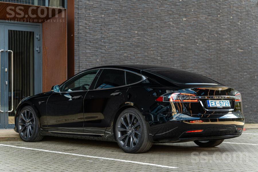 Black Tesla Model S 2020 in Riga, with an engine capacity of 0.00 L and mileage of 98 thousand km for 33500 €, photo 8 on AUTOMOTO.COM.LV