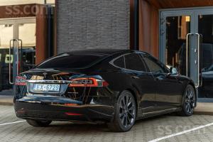 Black Tesla Model S 2020 in Riga, with an engine capacity of 0.00 L and mileage of 98 thousand km for 33500 €, photo 9 on AUTOMOTO.COM.LV