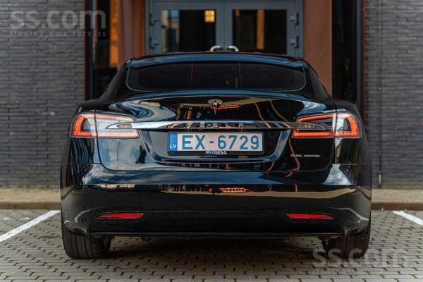 Melns Tesla Model S 2020 Rīga, ar dzinēja tilpumu 0.00 L un nobraukumu 98 tūkst. km par 33500 €, foto 10 vietnē AUTOMOTO.COM.LV