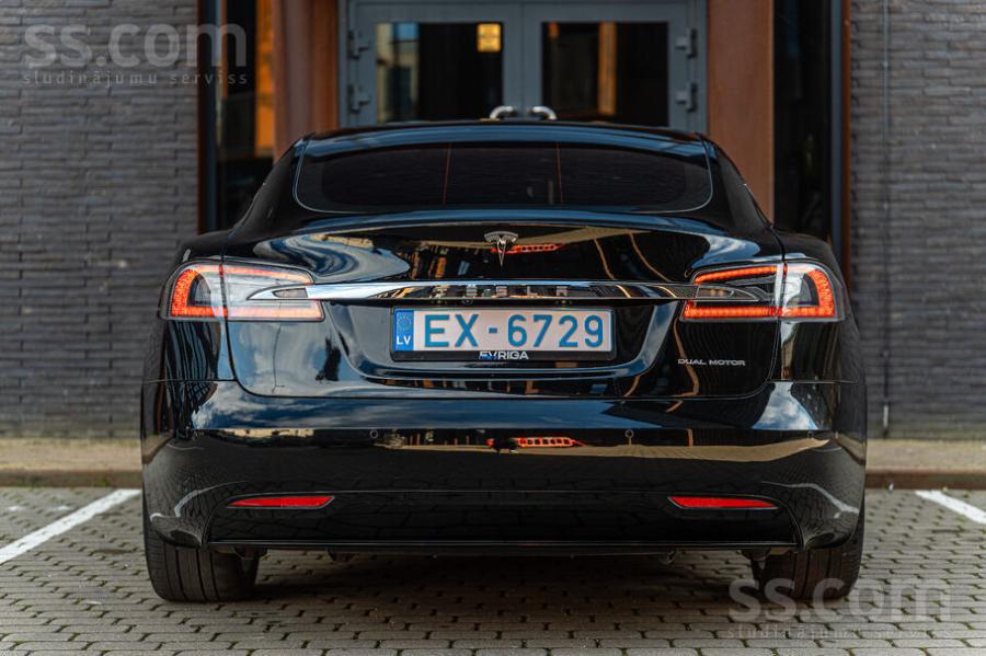 Black Tesla Model S 2020 in Riga, with an engine capacity of 0.00 L and mileage of 98 thousand km for 33500 €, photo 11 on AUTOMOTO.COM.LV