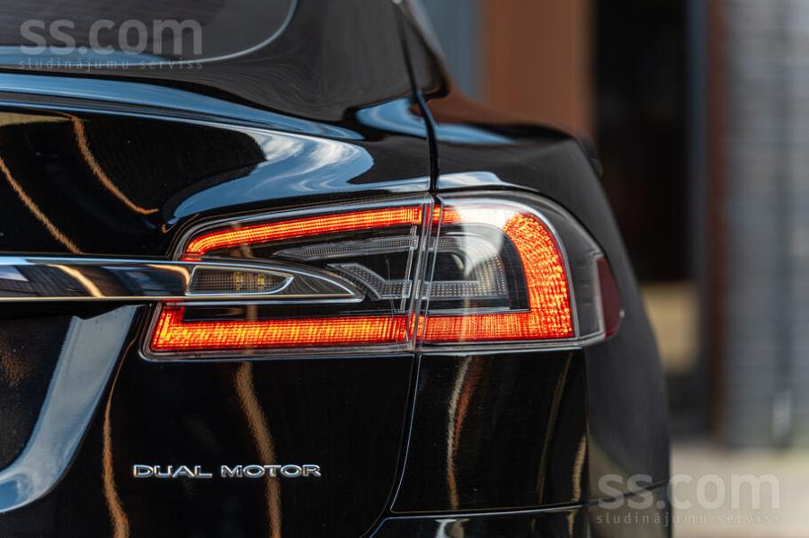Black Tesla Model S 2020 in Riga, with an engine capacity of 0.00 L and mileage of 98 thousand km for 33500 €, photo 12 on AUTOMOTO.COM.LV
