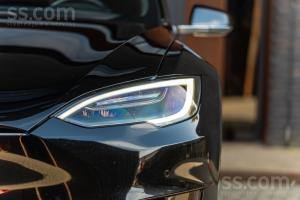 Black Tesla Model S 2020 in Riga, with an engine capacity of 0.00 L and mileage of 98 thousand km for 33500 €, photo 13 on AUTOMOTO.COM.LV